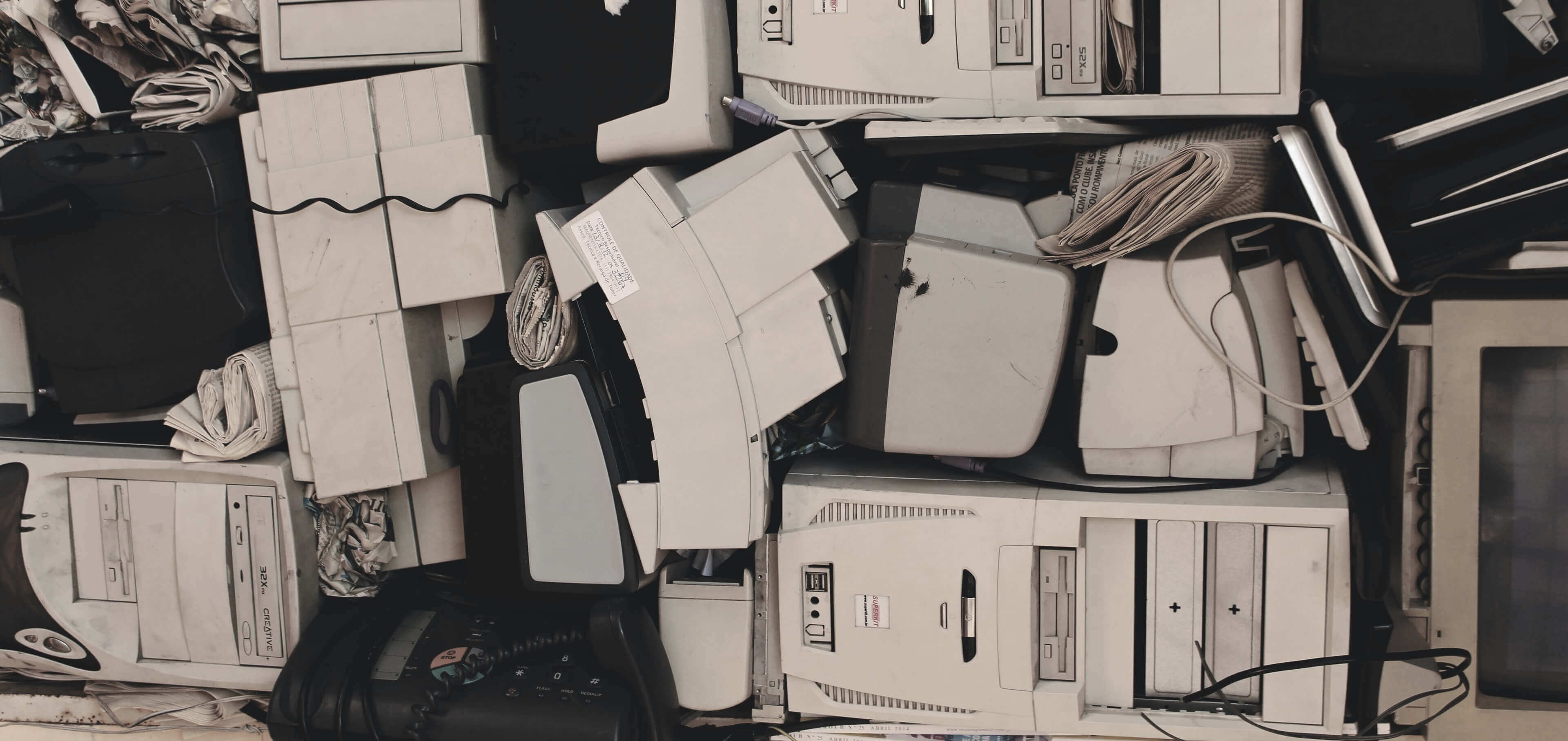 Avoid the landfill - Ideas to repurpose your old computer · João Castro